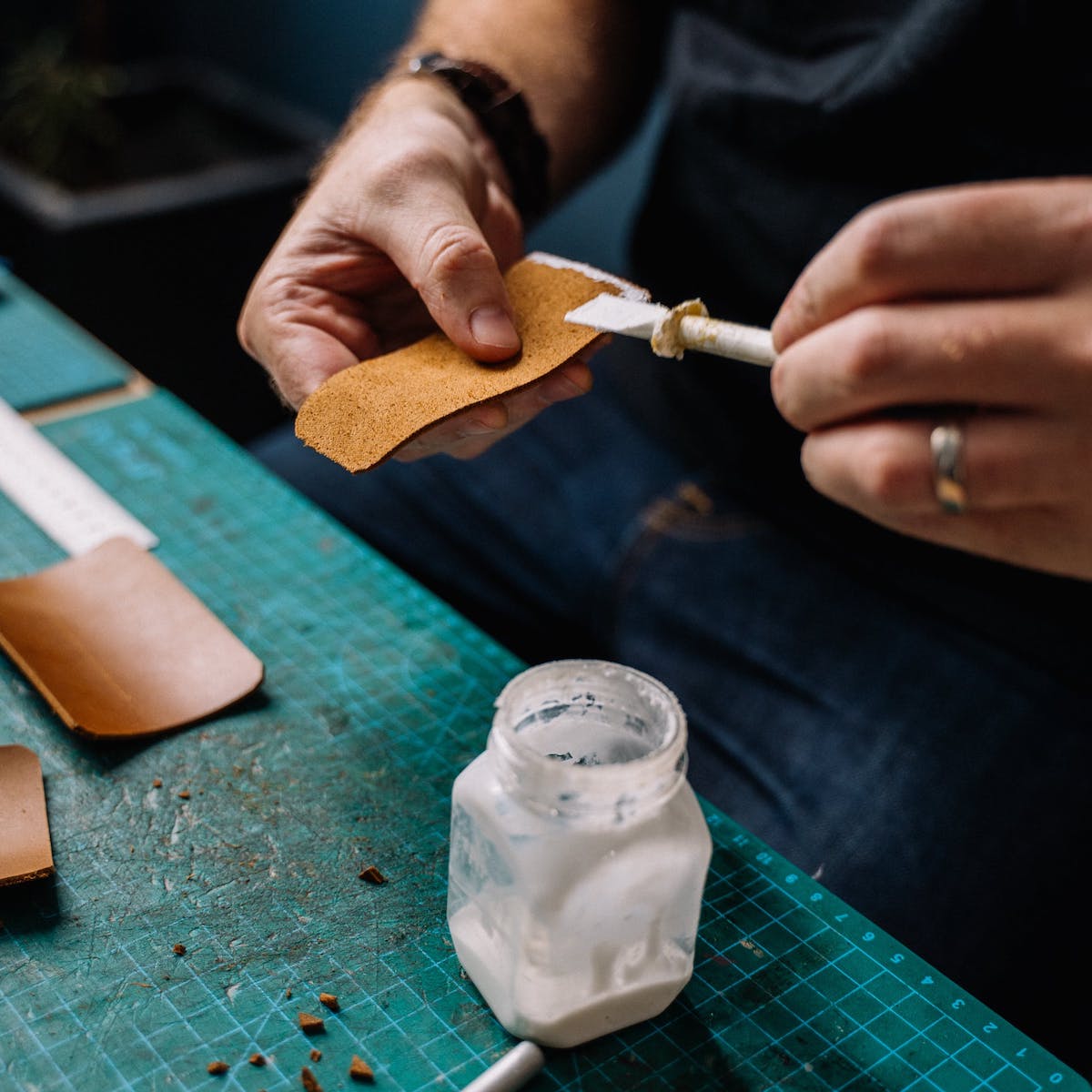 🎥 Types of Leathercraft Glues – Mollies