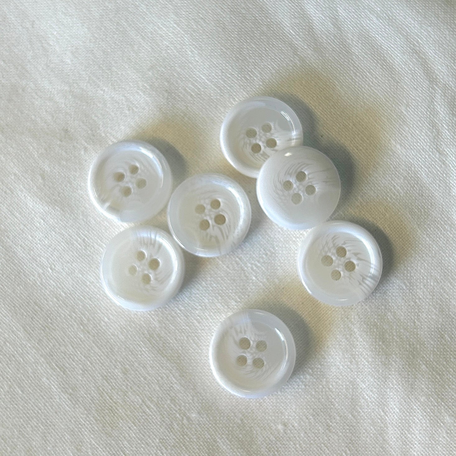 Button 4-Hole White – Mollies