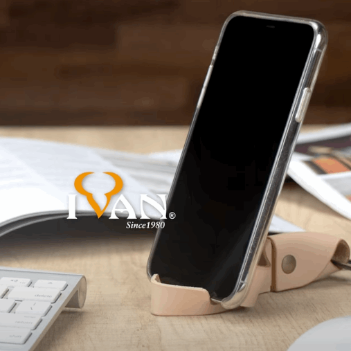 IVAN PATTERN Keychain Phone Stand | Mollies Make & Create